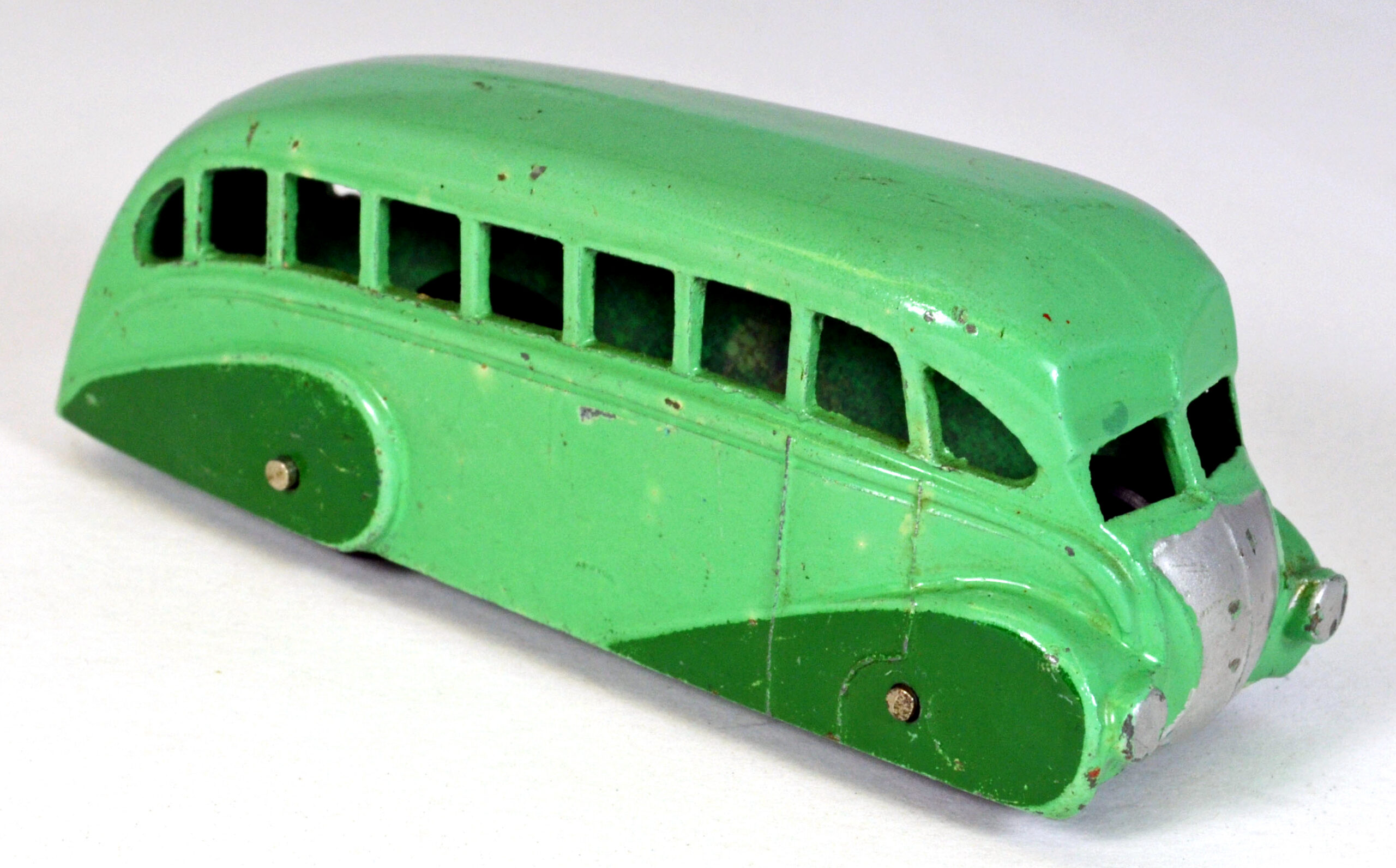 29B - Streamlined Bus - Dinky Fans